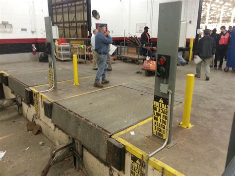 Dock Of Dok Lok Safety Truck Locking System Lock AND Controller Signal Tower 90062