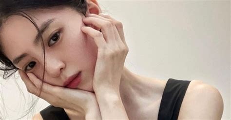 안면 부상 한소희 더 야윈 근황 두 손으로 살짝 가린 얼굴