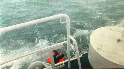 東引海域貨輪沉沒 5船員跳海1獲救4失蹤 兩岸海空大搜救 社會 中時新聞網