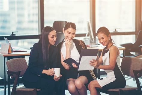 성공적인 마케팅 목표를 향해 일 하기 위한 비즈니스 팀 토론 개념에 대한 스톡 사진 및 기타 이미지 개념 개념과 주제 계획 Istock