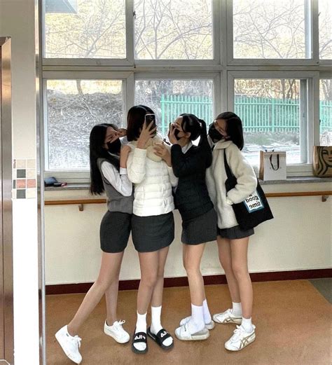 빠른 저장에 있는 Vvvvv님의 핀 교복 스타일 교복 패션 건강한 몸매