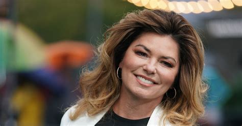 Shania Twains Pink Hair At The Peoples Choice Awards Ps Beauty