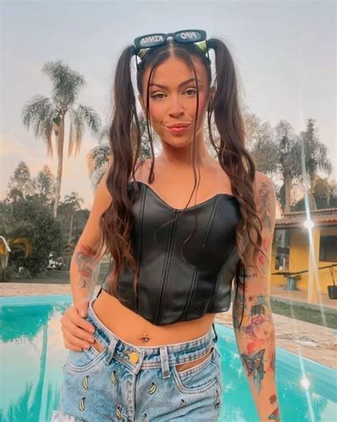 Singer Filmed Getting Oral Sex On Stage Flaunts Beautiful Stretch