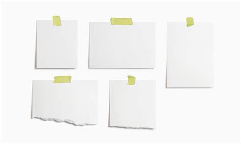 빈 사진 카드 찢어진 종이 노란색 접착 테이프로 붙어 있고 쉽게 편집 할 수 위해 흰색에 격리 된 폴라로이드 프레임이있는 무드