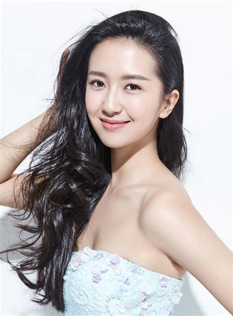 許齡月擇天記莫雨身材高挑氣質動人仿若鄰家女孩 每日頭條