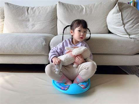 27개월 쌍둥이 배변훈련은 아이조움 핑크퐁 아기상어변기커버로 시작 유아 변기커버 추천 네이버 블로그