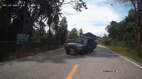 واژگونی هولناک سرویس حامل دانش آموزان در ایست بازرسی پلیس فیلم