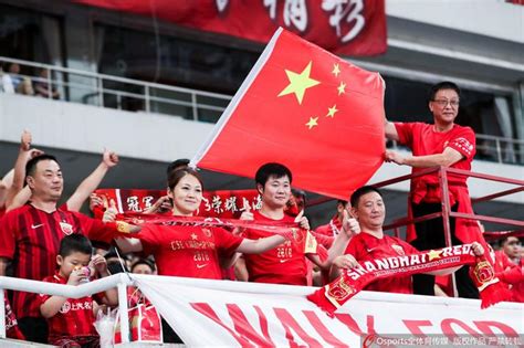 申城正能量上港球迷赛前高唱红歌 迎接祖国生日国内足球新浪竞技风暴新浪网
