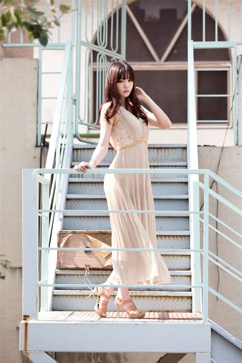 Hong Ji Yeon Scrolller