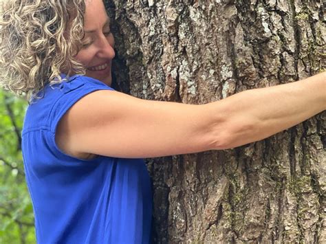 Canadian Woman Says She Is In An Ecosexual Relationship With An Oak