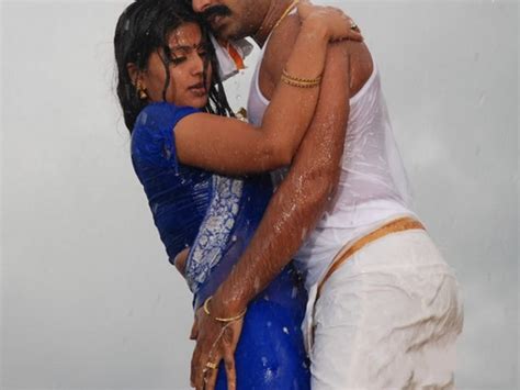 Hot Sneha In Saree Navel