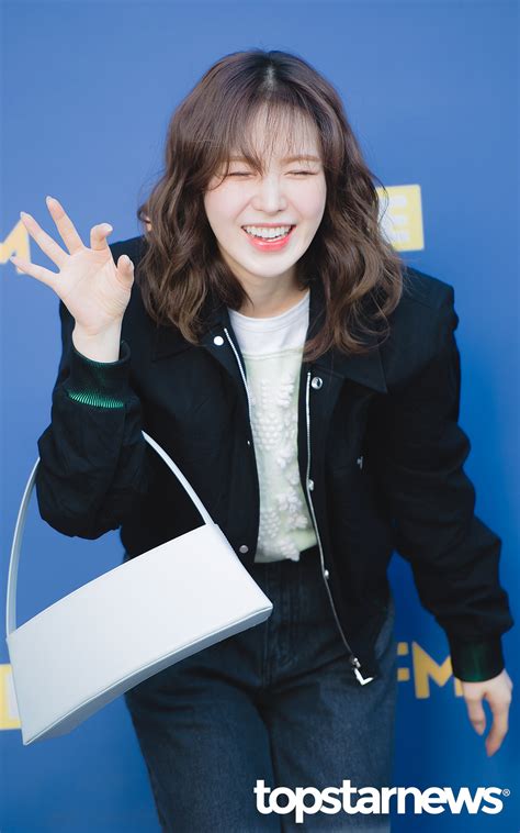 [hd포토] 레드벨벳 Red Velvet 웬디 와니의 행복 미소 웬디의 영스트리트 출근길 네이트 연예