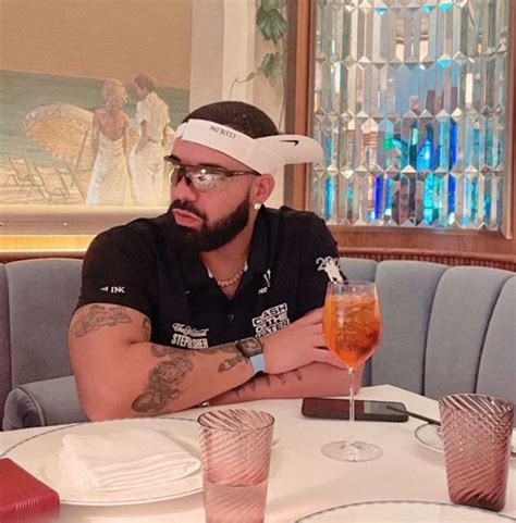 Drake The Type Of Guy To Put His Hat Upside Down To Drop A New Tendency