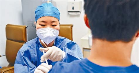 北京民眾：復必泰二價疫苗保護性好 盼成功預約赴香港打針 兩岸
