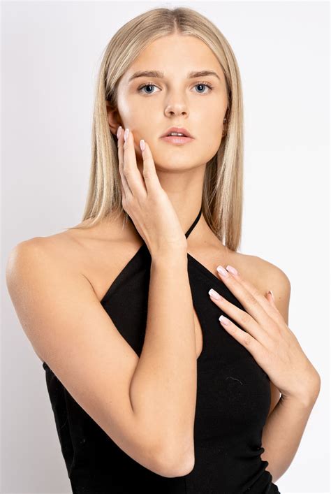 Daniela Assets Model Agency