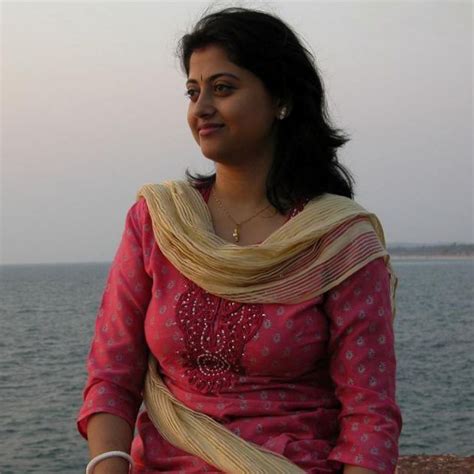 Beautiful Indian Housewife In Indian Saree Hot And Sexy