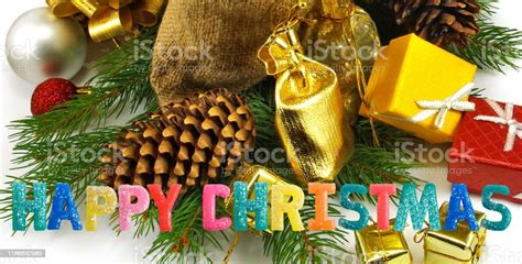 아름다운 축제 디자이너 크리스마스 장식의 고립 된 이미지입니다 메리 크리스마스와 새해 복 야 인사말 카드 12월에 대한 스톡 사진 및 기타 이미지 Istock