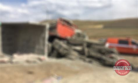 40 тонн ачаа тээвэрлэж явсан том оврын автомашин зоогийн газар мөргөж гурван хүн амиа алджээ