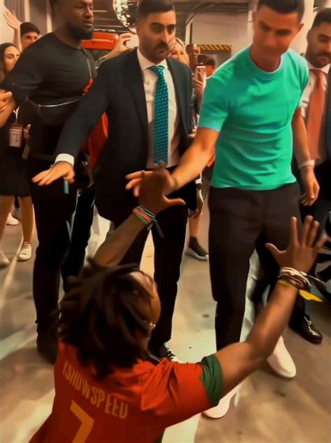 فرح سبيد عندما التقى بحلمه كريستيانو رونالدو 🙂🙂 Youtube