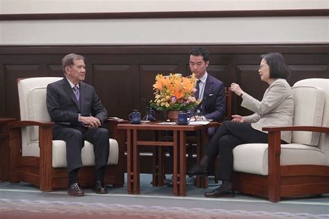 蔡總統接見新加坡慶賀團 盼支持臺灣加入cptpp 要聞 蔡總統接見新加坡慶賀團 盼支持臺灣加入cptpp 青年日報