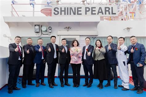 扬州中远海运重工又一艘82000吨散货船命名