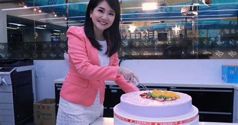 哈遠儀過41歲生日 戰友戴立綱捧花現身 娛樂 Ctwant