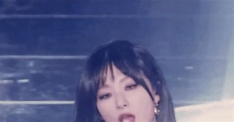 빨간 크롭티 시스루 배꼽 허리라인 예쁜 레드벨벳 슬기