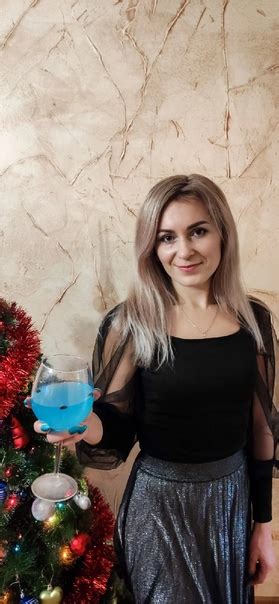 Дорогие друзья от всего сердца поздравляю всех с наступающим Новым Годом Я вам желаю