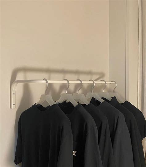 우리의 감정이나 건강이 그리고 주변의 소중한 사람들이 지금까지 무탈하게 살아왔다고 해서 오늘도 무탈하리란 보장이 전혀 없다 마음이나 건강이 돌아서는게 한 순간인