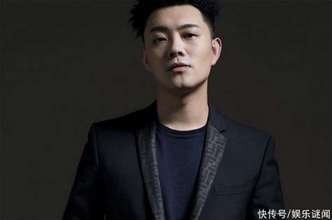 宝石老舅：体制内rapper把歌上交国家，被央视认可的“西装暴徒” 【快资讯】