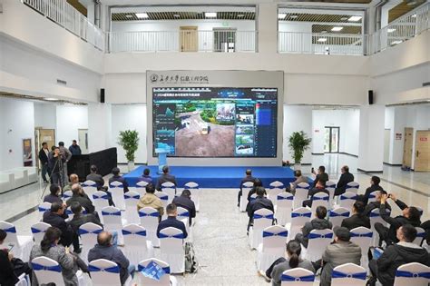 首届虚实融合自动驾驶实车挑战赛在长安大学举办