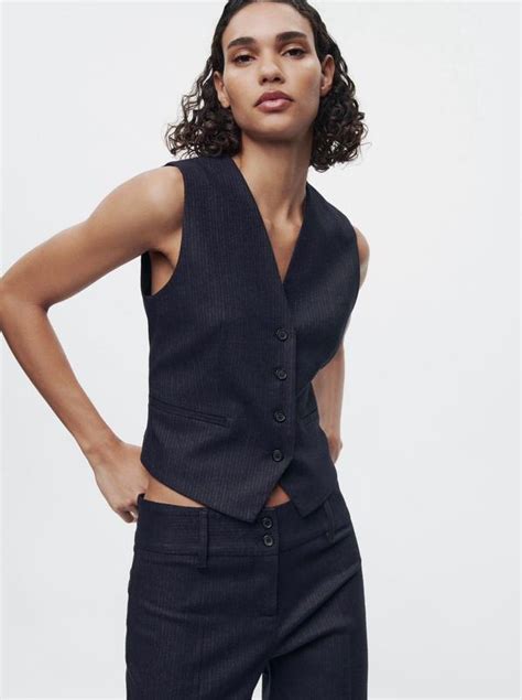 Жилетка Zara — ціна 1800 грн у каталозі Жилетки Купити жіночі речі за доступною ціною на Шафі