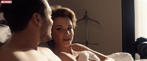 Clémence Faure Nue Dans Love Addict