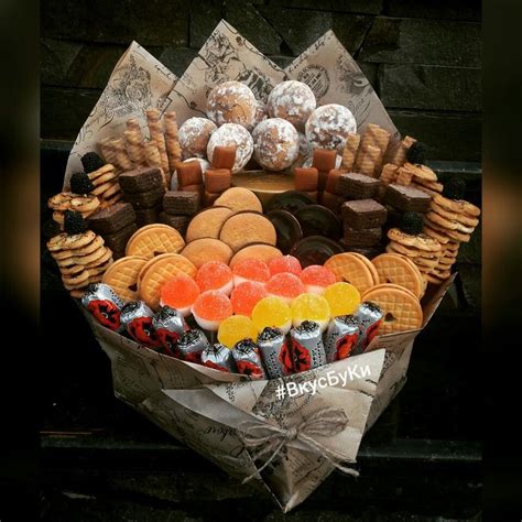 СЛАДКИЙ ПОДАРОК из печенья и конфет DIY sweet gift VkusBuKi | Фруктовые ...