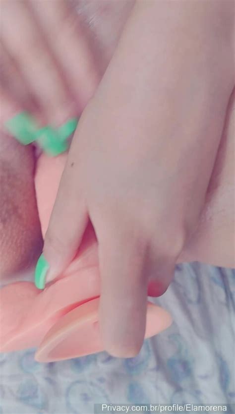 어린 소녀가 정액을 낼 때까지 고무 거시기로 보지를 섹스하는 진짜 그녀 갈색 머리 Cnn Amador