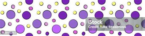 여러 가지 빛깔의 핑크 퍼플 옐로우 물방울 무늬 이음새가 없는 패턴 밝은 아이들은 점 반점 거품 다양한 크기의 원으로 배경 질감을 손으로 그렸습니다 0명에 대한 스톡 벡터