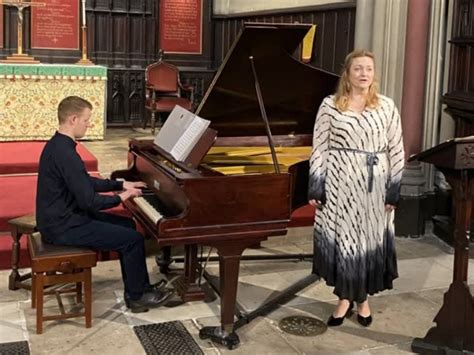 William Tyndales Descendant Performs In Commemorative Concert