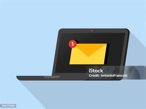 노트북 벡터 일러스트 레이 션 컴퓨터와 함께 받은 알림 전자 메일 봉투의 플랫 만화 디자인에 새로운 전자 우편 뉴스 레터 전자 메일 또는 문자 화면에서 아이디어 격리 아이콘