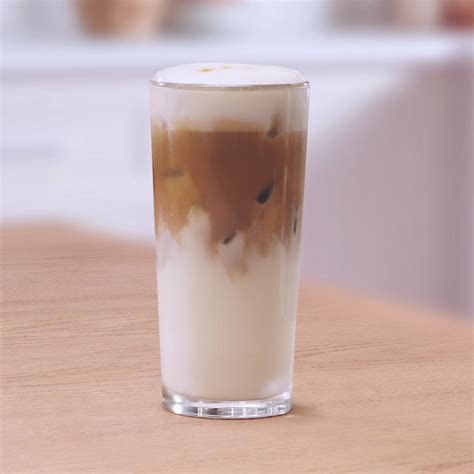 Recette De Latte Macchiato Glacé Au Caramel Nescafé Fr