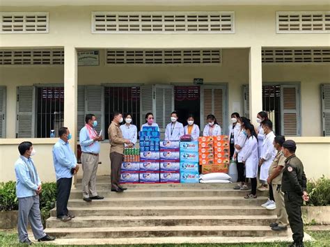 រដ្ឋបាលខេត្តកំពង់ឆ្នាំងបានចុះសួរសុខទុក្ខ និងនាំយកអំណោយជាគ្រឿងឧបភោគ បរិភាគ និងថវិការបស់ឯកឧត្តម