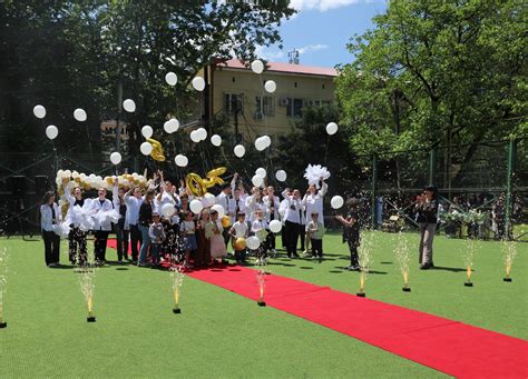 ზესტაფონის ზესტაფონის მერმა მე 12 კლასელებს სკოლის დამთავრება მიულოცა ბოლო ზარის