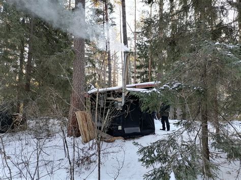 Изба балаган в лесу из фанеры и пленки Поход с ночевкой в первые морозы — Drive2