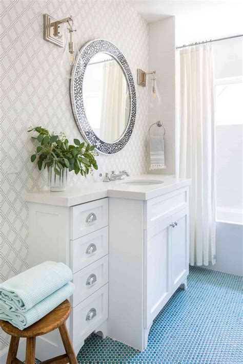 Wallpaper In The Bathroom Ideas