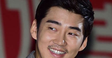 레드카펫 윤계상 성인영화 캐스팅 조건은 발육