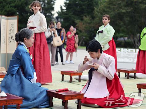 2024 한복문화 주간 성년례 체험 뉴스1