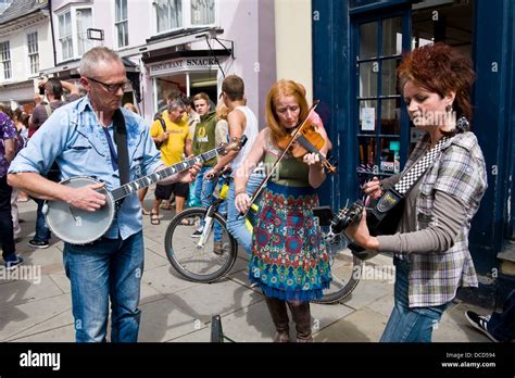Bluegrass Acoustic Band Hershels Barn Play On The Street During Brecon