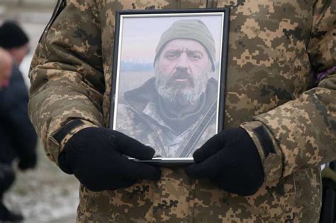 Ніколи не жалівся як би важко не було у Покрові провели в останню путь Героя фото
