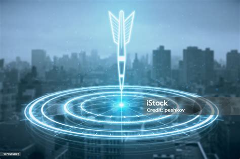 흐릿한 도시 배경에 화살표 홀로그램으로 디지털 과녁을 조준합니다 목표 성공 및 타겟팅 개념 이중 노출 개념에 대한 스톡 사진 및 기타 이미지 Istock
