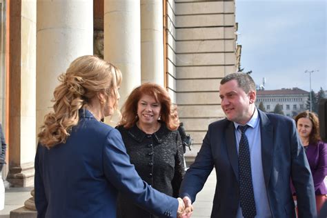 100 ГОДИНИ ПМГ Хр Смирненски в ПЕРНИК Вицепрезидентът Илияна Йотова зам министър кмет