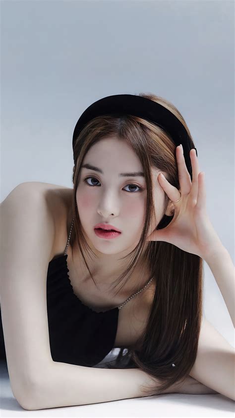 Huh Yunjin From Le Sserafim Hd Phone Wallpaper Rare Gallery